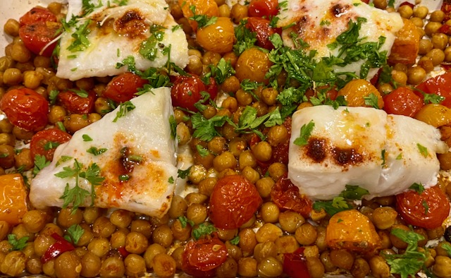 Baked cod with chickpeas – Cheap, fresh and easy